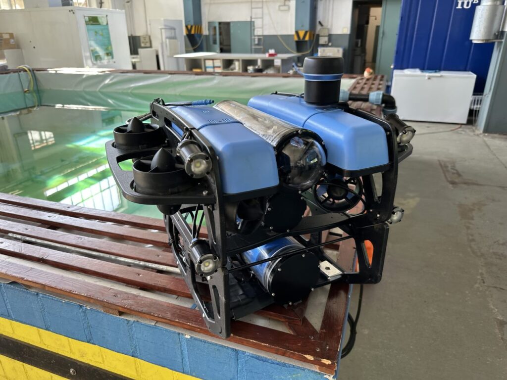 BlueROV++ – Robotics at Constructor University